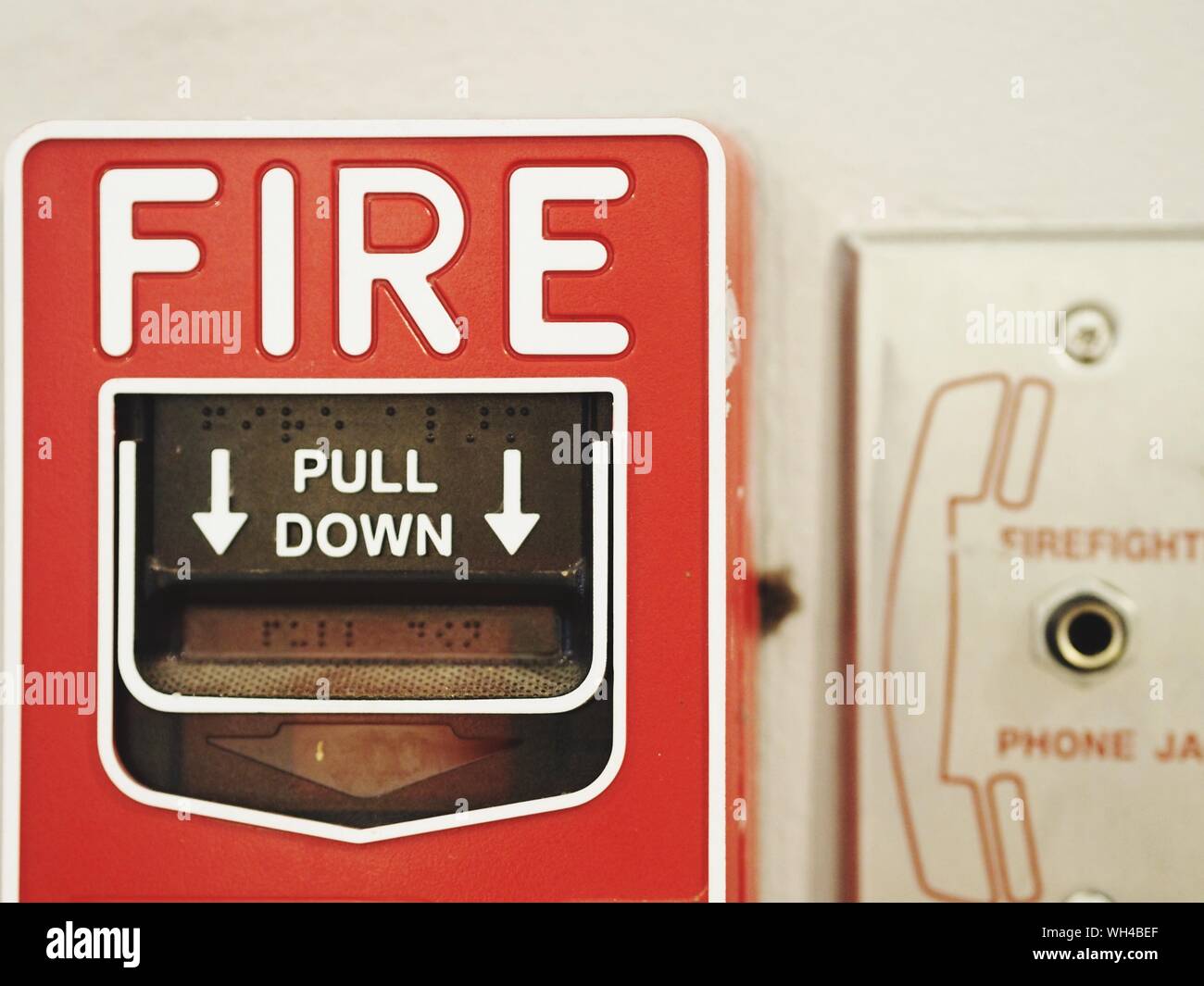 Hydrant sign hi-res stock photography and images - Alamy