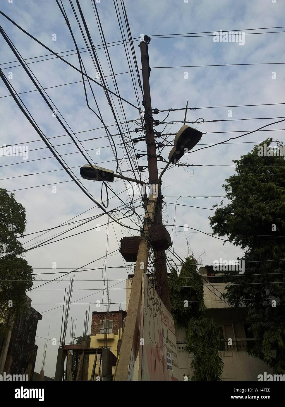 Electricity pylon street light against hi-res stock photography and ...