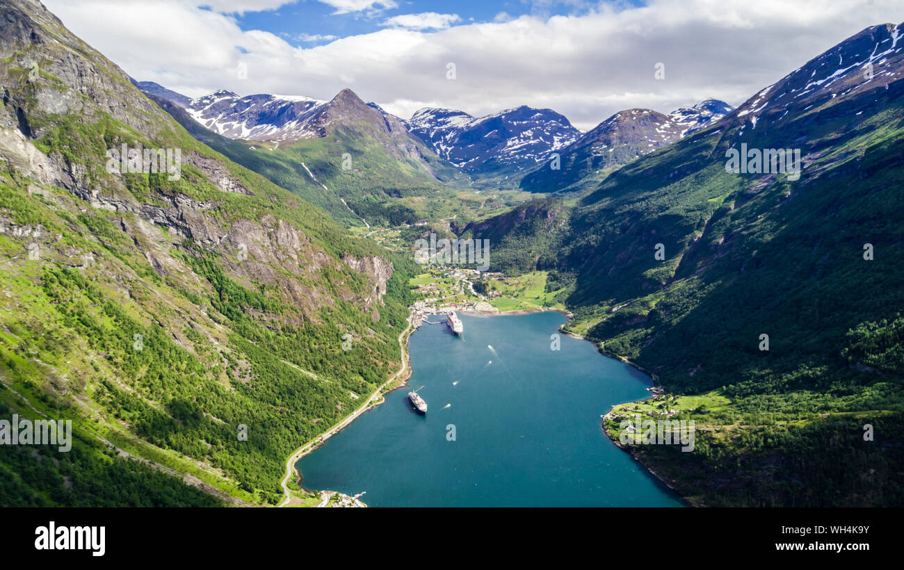 Splendid summer sunset of Sunnylvsfjorden fjord canyon, Geiranger ...