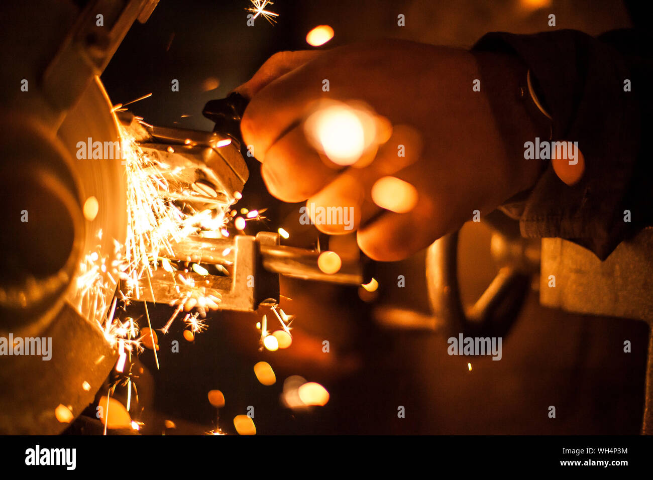 Person welding welding hi-res stock photography and images - Alamy