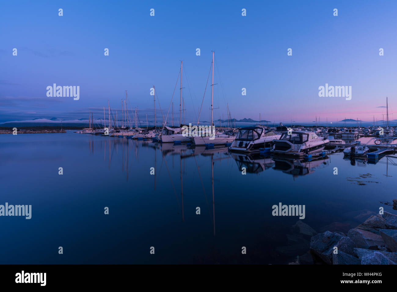 Recreational clouds ocean landscape hi-res stock photography and images ...