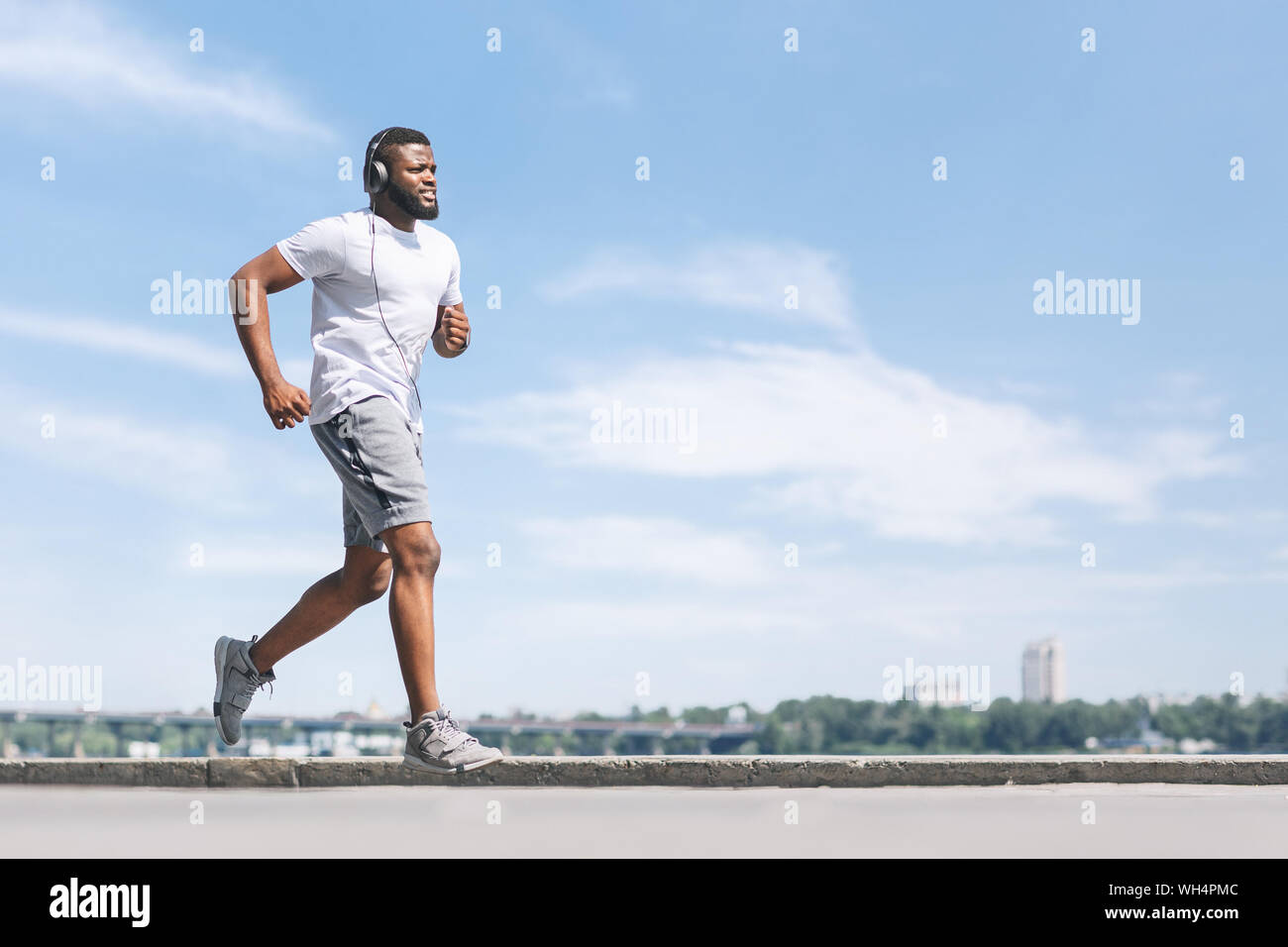 Black outdoor fitness hi-res stock photography and images - Alamy