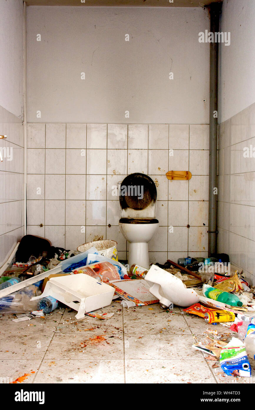 Messy Toilet High Resolution Stock Photography and Images - Alamy