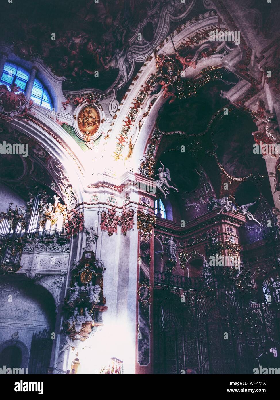 Ornate interior design hi-res stock photography and images - Alamy