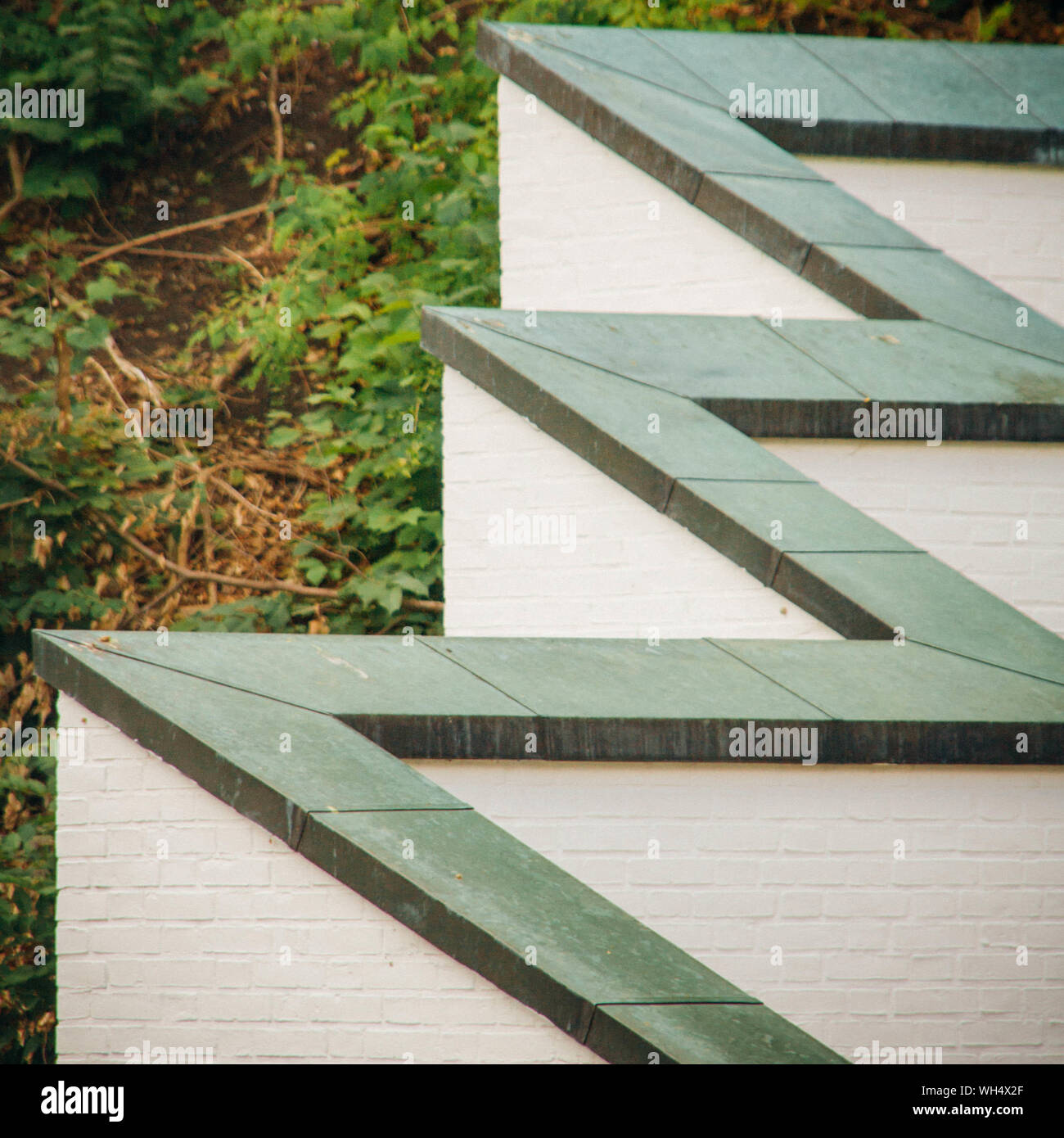 Zigzag building hi-res stock photography and images - Alamy