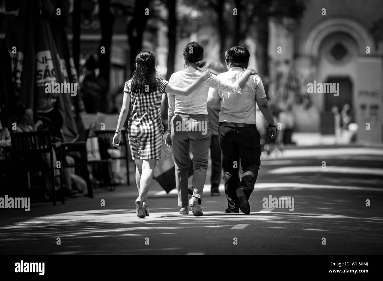 Walking around in the city hi-res stock photography and images - Alamy