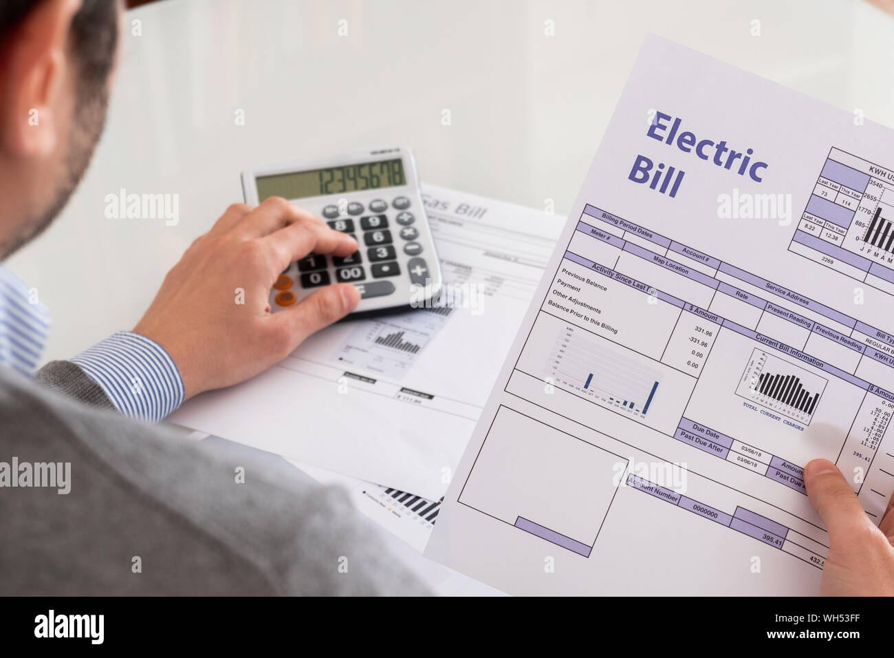 Electric bill charges paper hi-res stock photography and images - Alamy