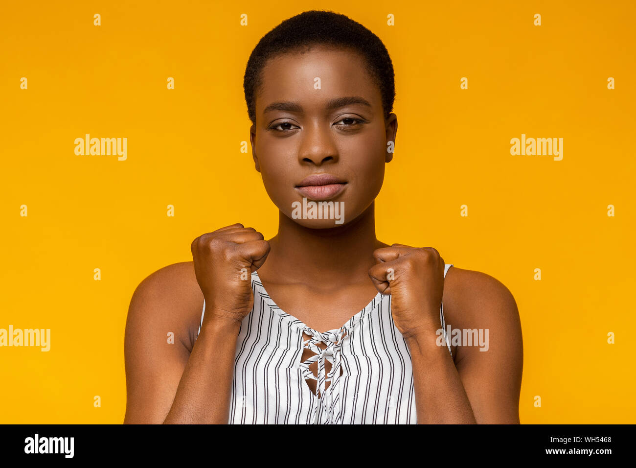 Fight pose hi-res stock photography and images - Alamy