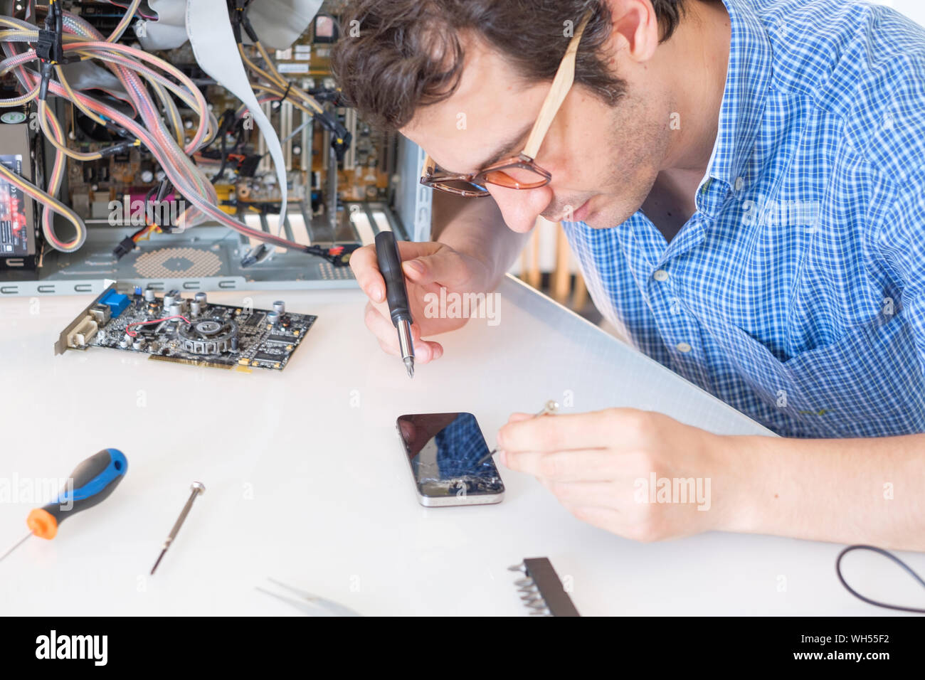 Hand Holding Mobile Broken Screen High Resolution Stock Photography and ...