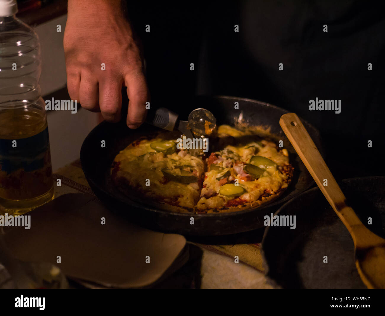 Man slicing fresh mozzarella hi-res stock photography and images - Alamy