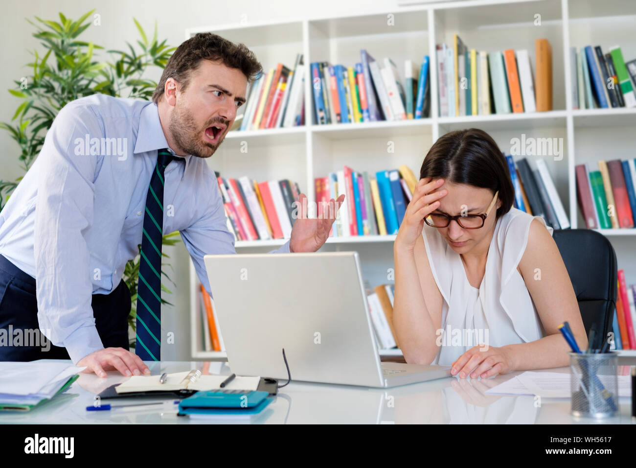 Employee boss arguing hi-res stock photography and images - Alamy Employee boss arguing hi-res stock photography and images - Alamy
