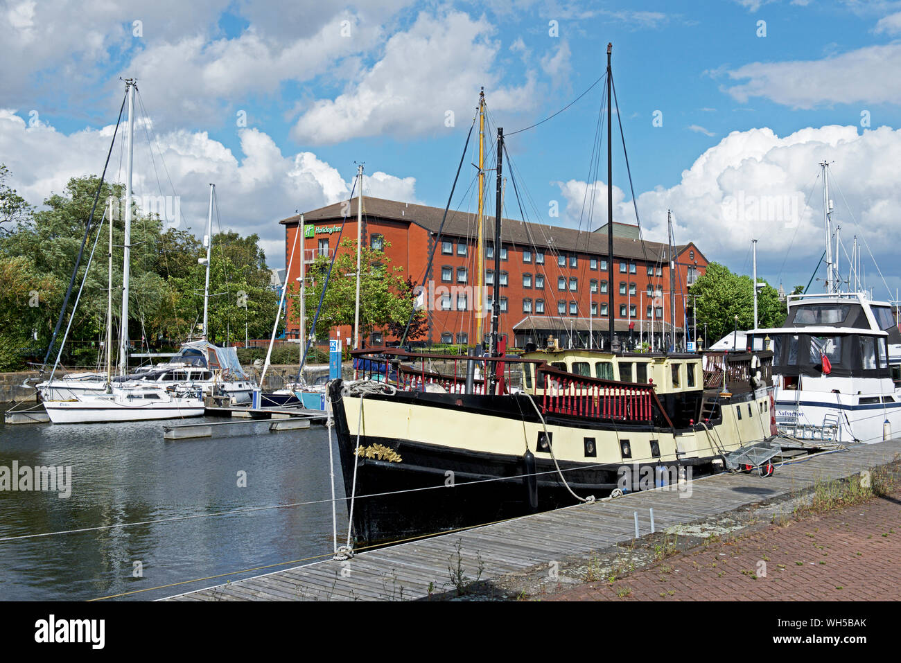Dock railway hi-res stock photography and images - Alamy