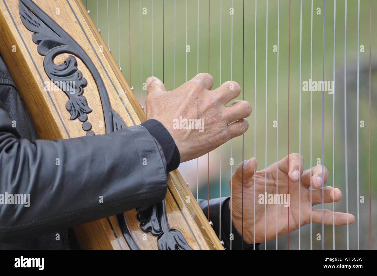 Finger harp hi-res stock photography and images - Alamy