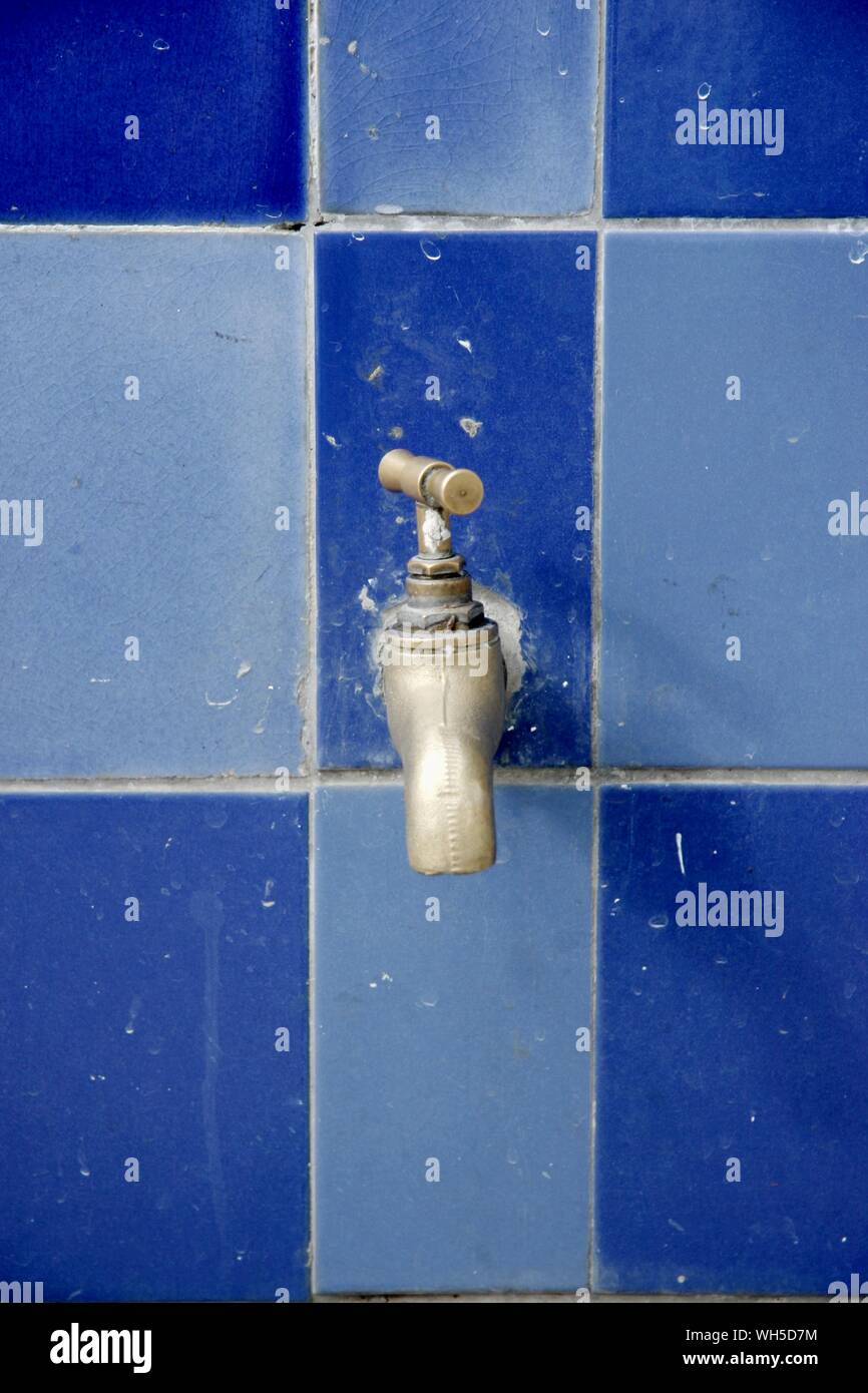 Dirty faucet hi-res stock photography and images - Alamy