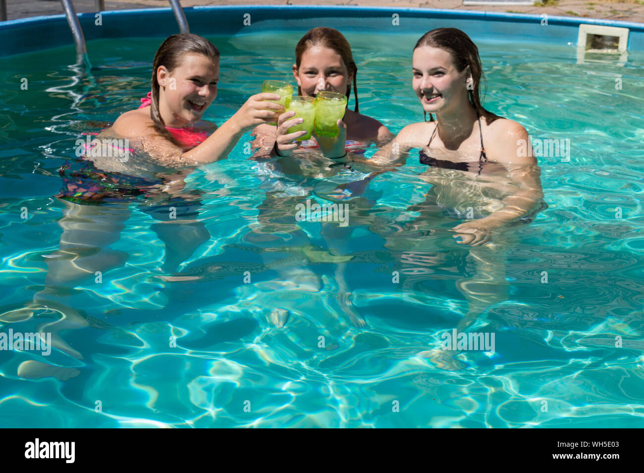 Enjoying summer drinks hi-res stock photography and images - Alamy