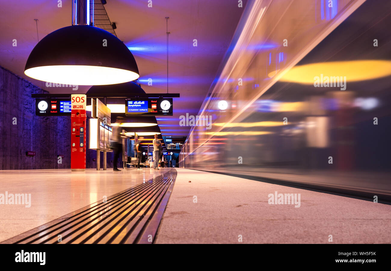 Subway light hi-res stock photography and images - Alamy