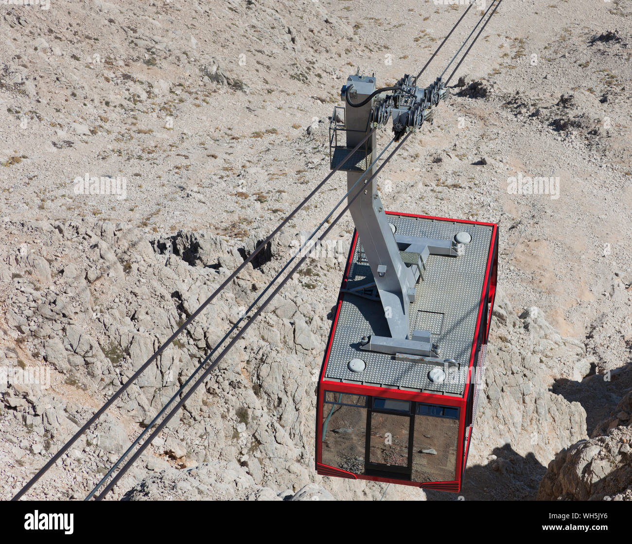 Hanging Cable Car High Resolution Stock Photography and Images - Alamy