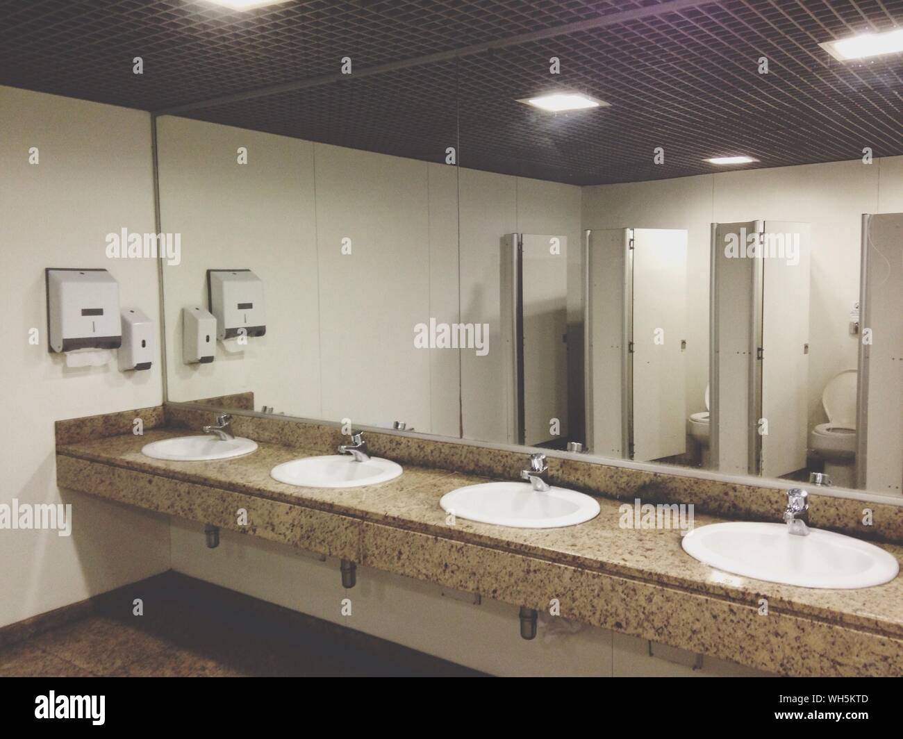Restroom hi-res stock photography and images - Alamy