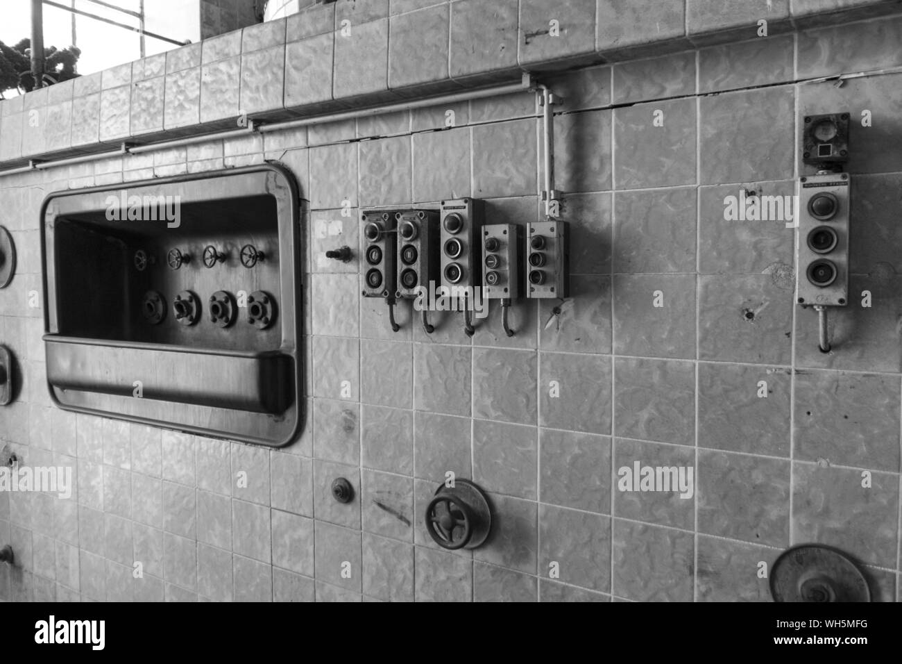 Valve control panel hi-res stock photography and images - Alamy