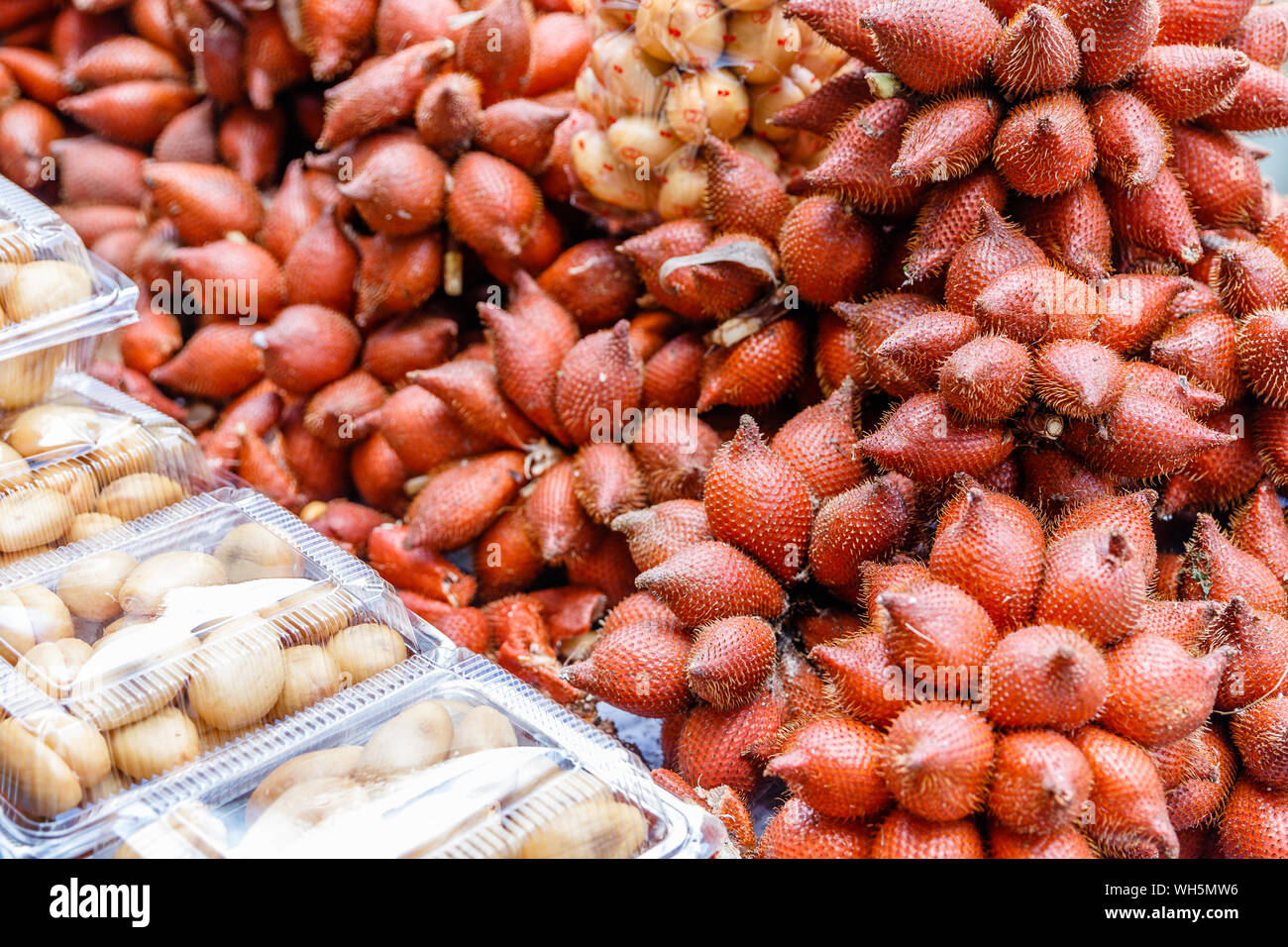 Bangkok thailand fruit thai fruit hi-res stock photography and images ...