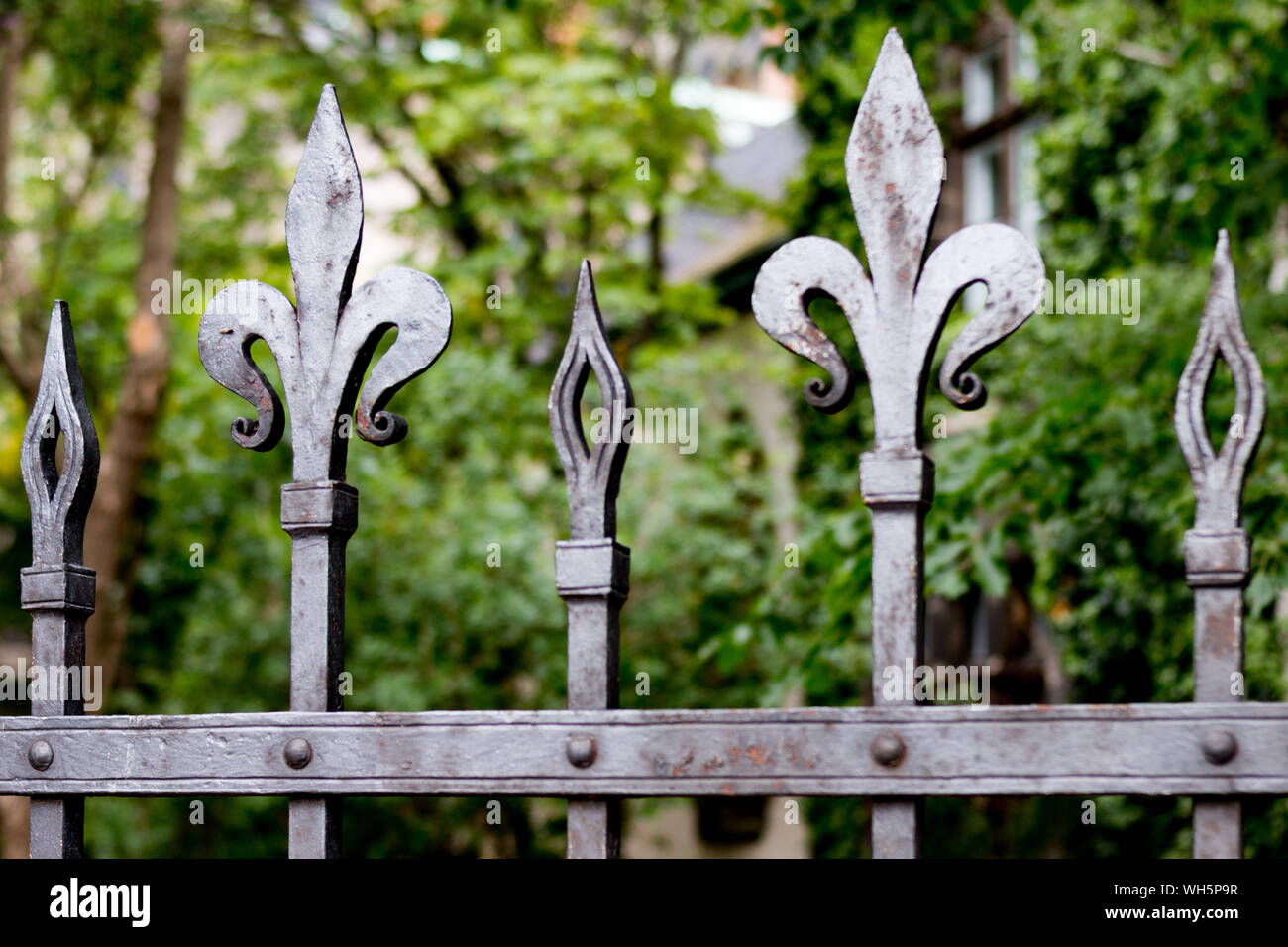 Gate spike hi-res stock photography and images - Alamy