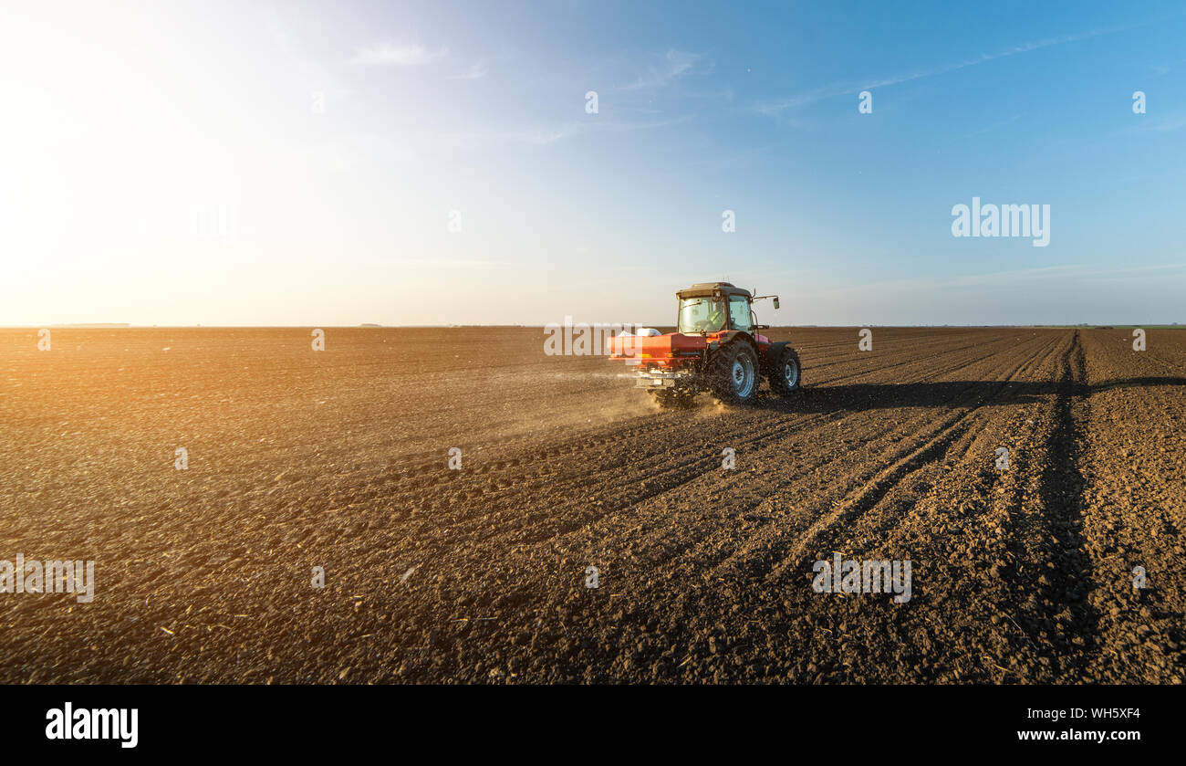 Spring arable land hi-res stock photography and images - Alamy