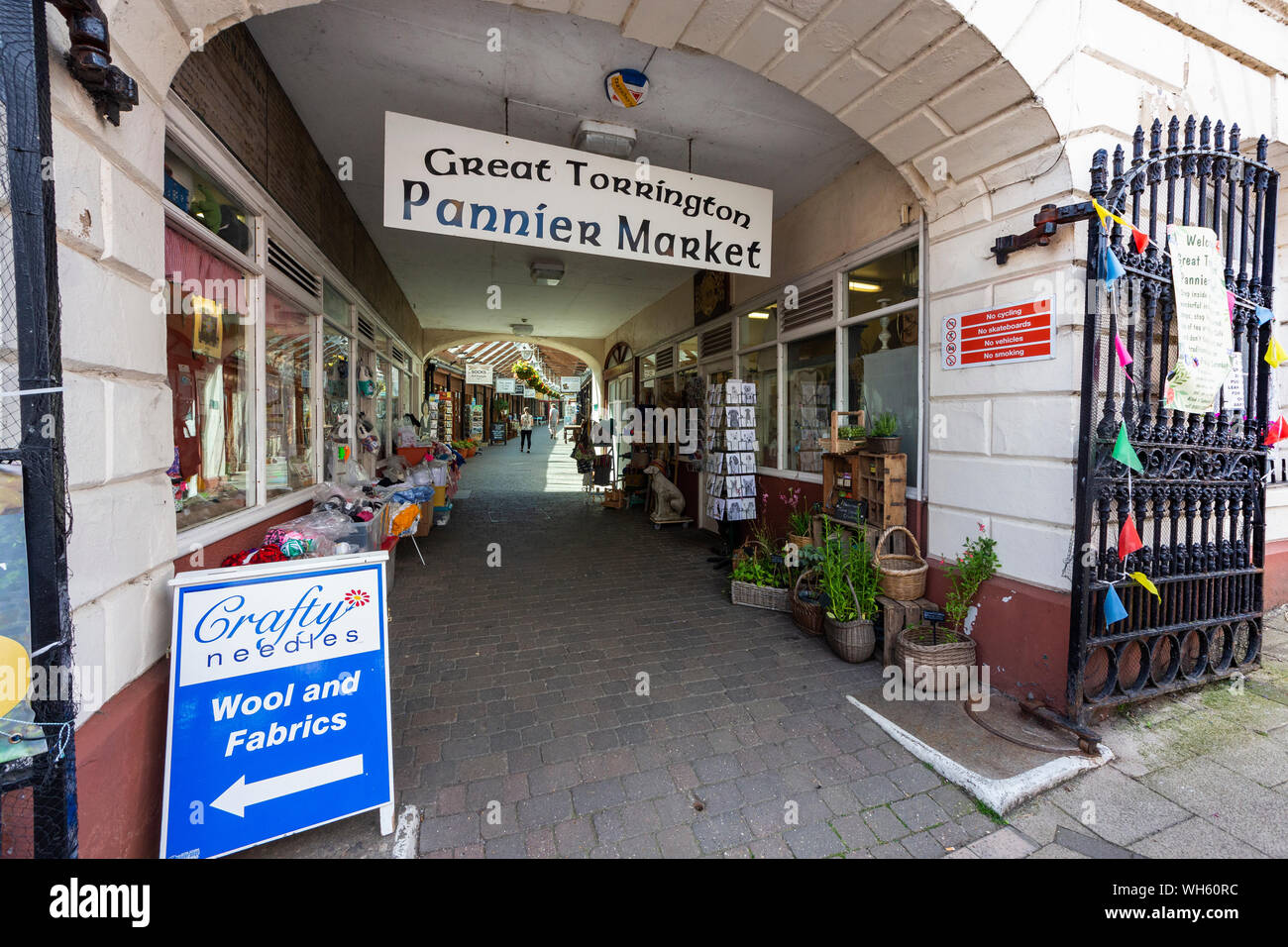Victorian shop fronts hi-res stock photography and images - Alamy