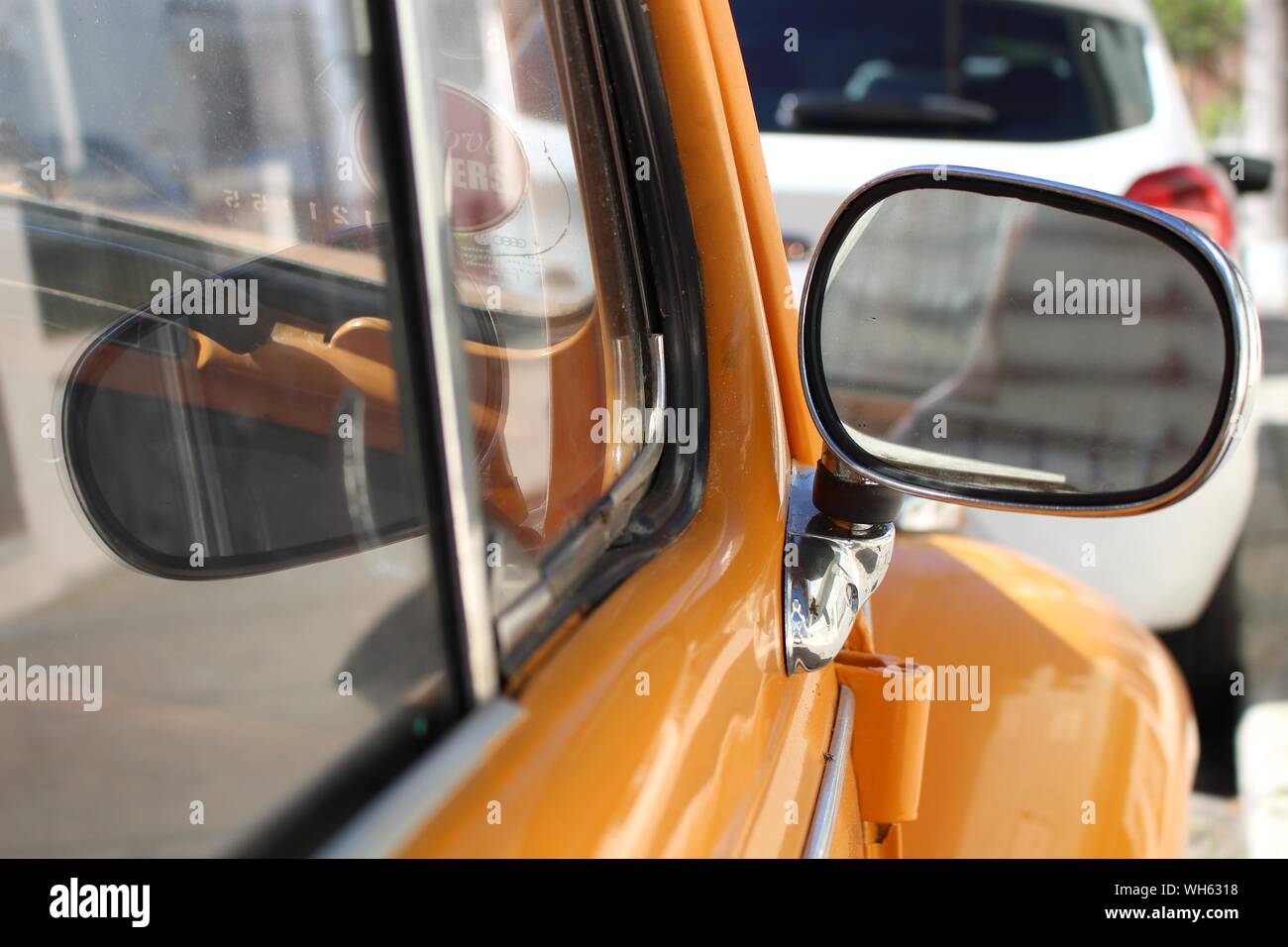 Reflection side view mirror vintage car hi-res stock photography and ...