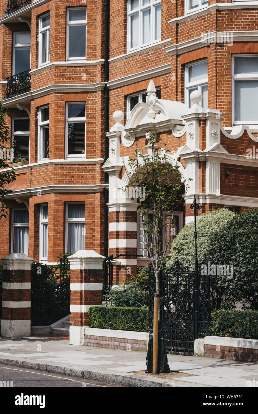 Facade of a traditional English brick house in London, UK Stock Photo ...