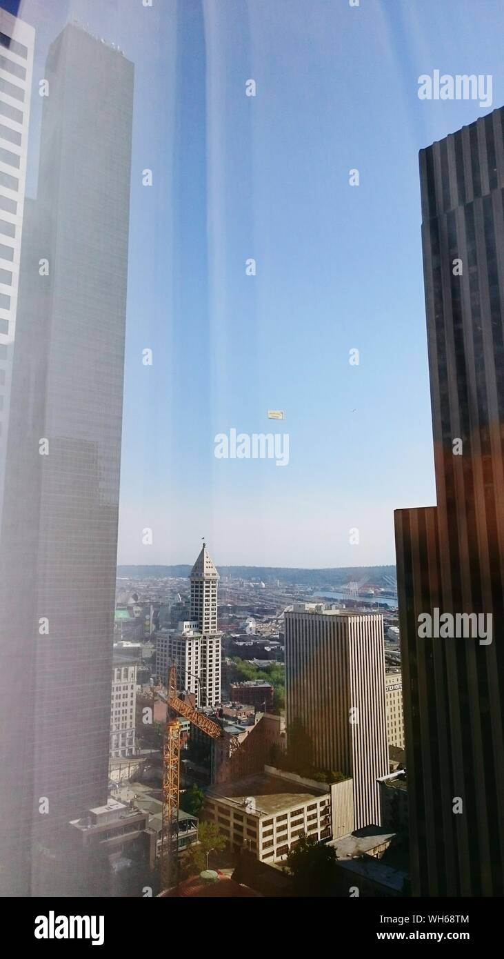 Tall building view hi-res stock photography and images - Alamy