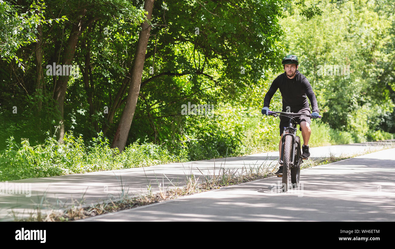 Professional cyclist hi-res stock photography and images - Alamy