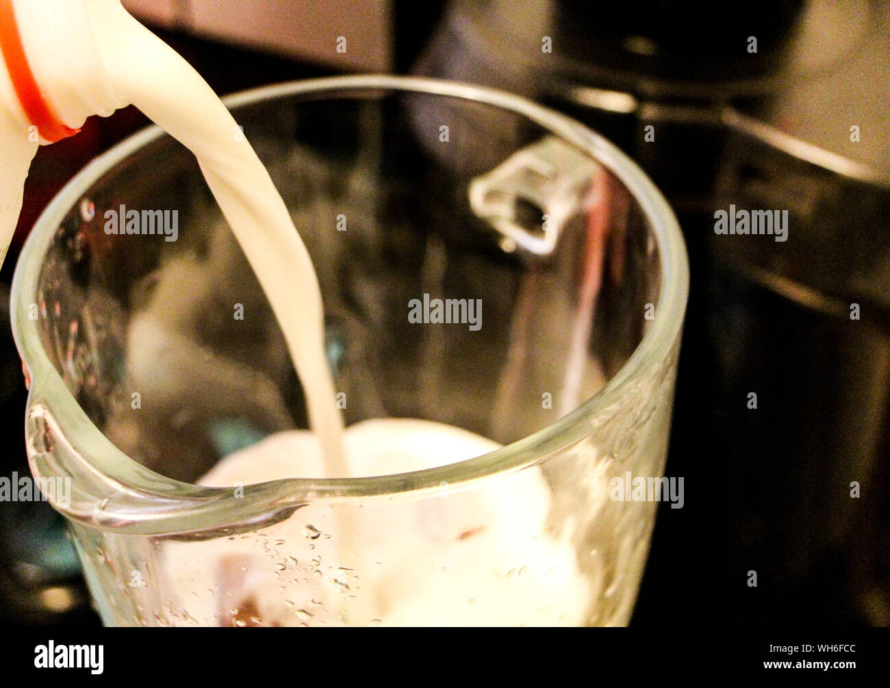 Milk pouring container hi-res stock photography and images - Alamy
