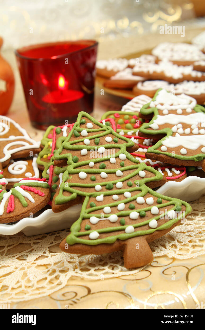 Christmas tree, gingerbread cookies Stock Photo - Alamy