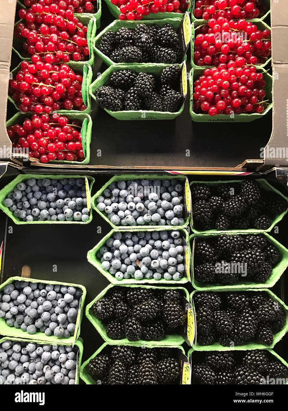 Blueberry stall hi-res stock photography and images - Alamy