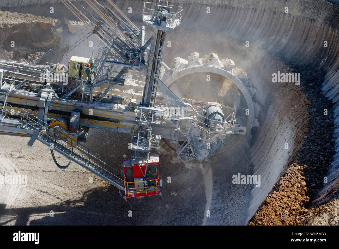 Bucket wheel excavator wheel excavator hi-res stock photography and ...