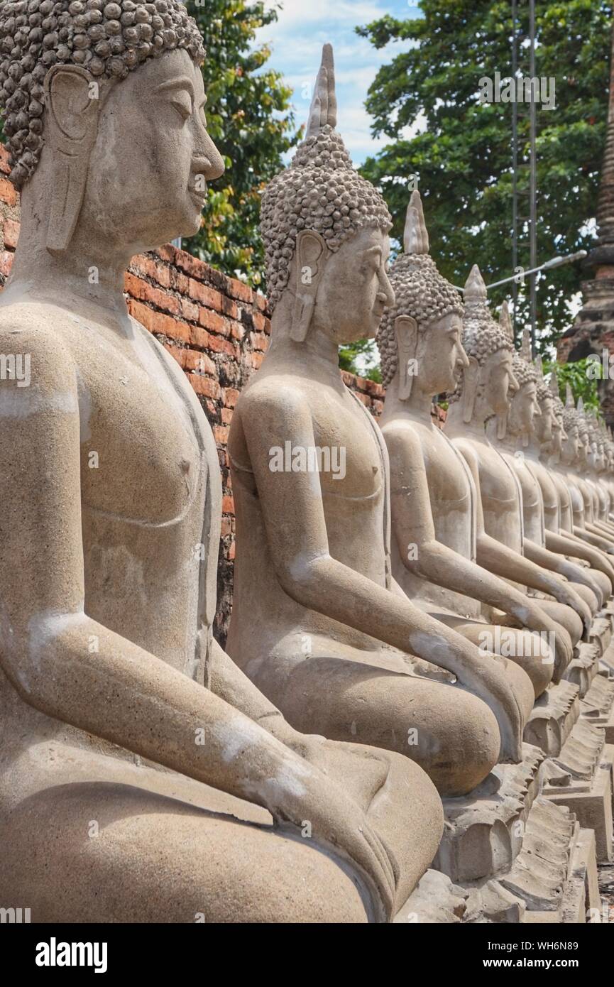 Statue Outside Temple Stock Photo - Alamy