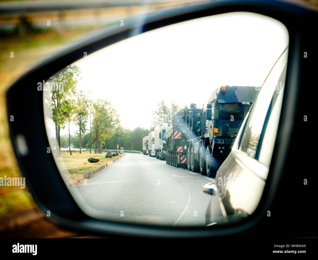 Transporting military vehicles hi-res stock photography and images - Alamy