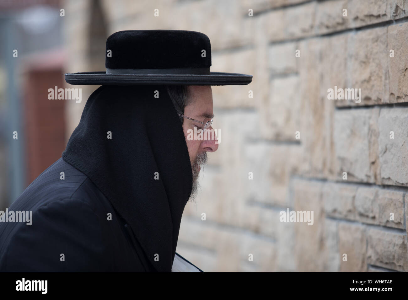 Hasidic jews dancing hi-res stock photography and images - Alamy