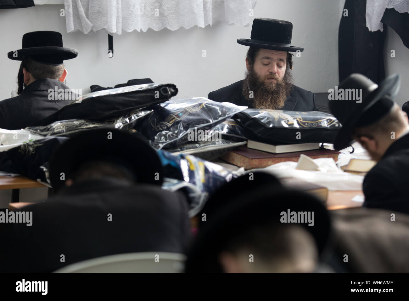 Hasidic men dance hi-res stock photography and images - Alamy