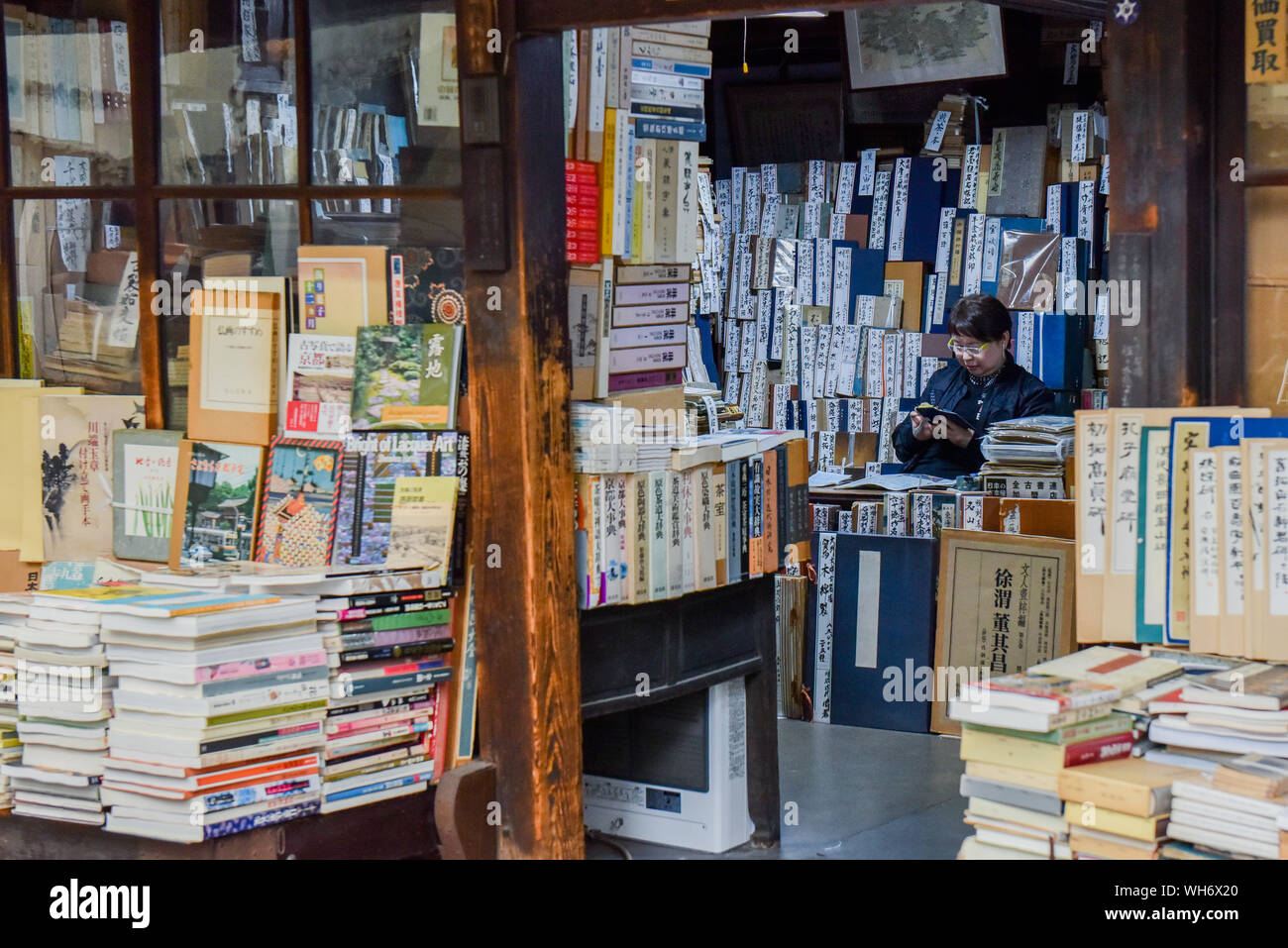 Old world bookstores hi-res stock photography and images - Alamy