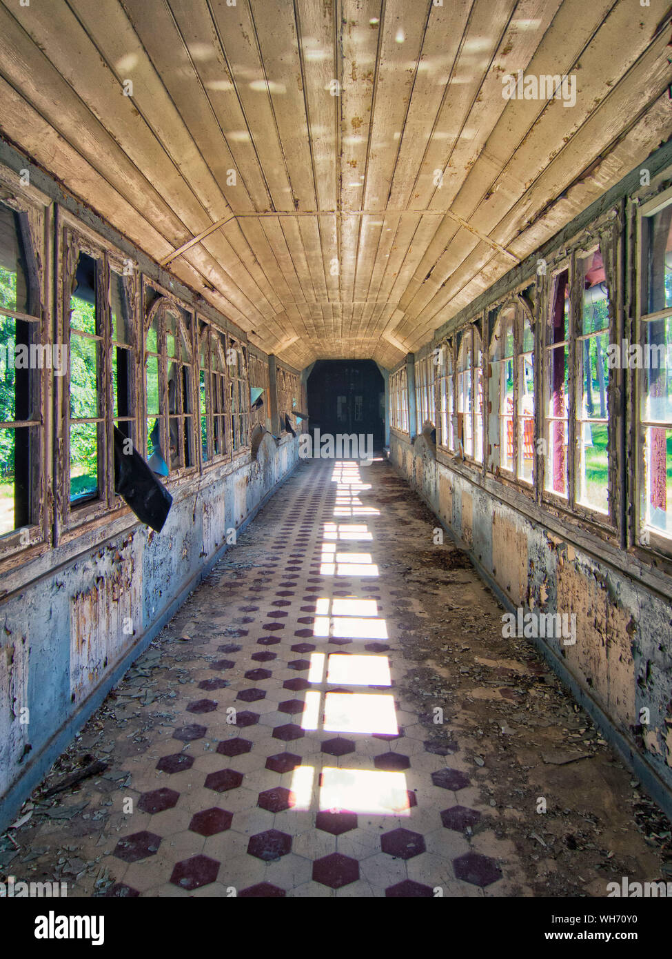 Damaged hallway hi-res stock photography and images - Alamy