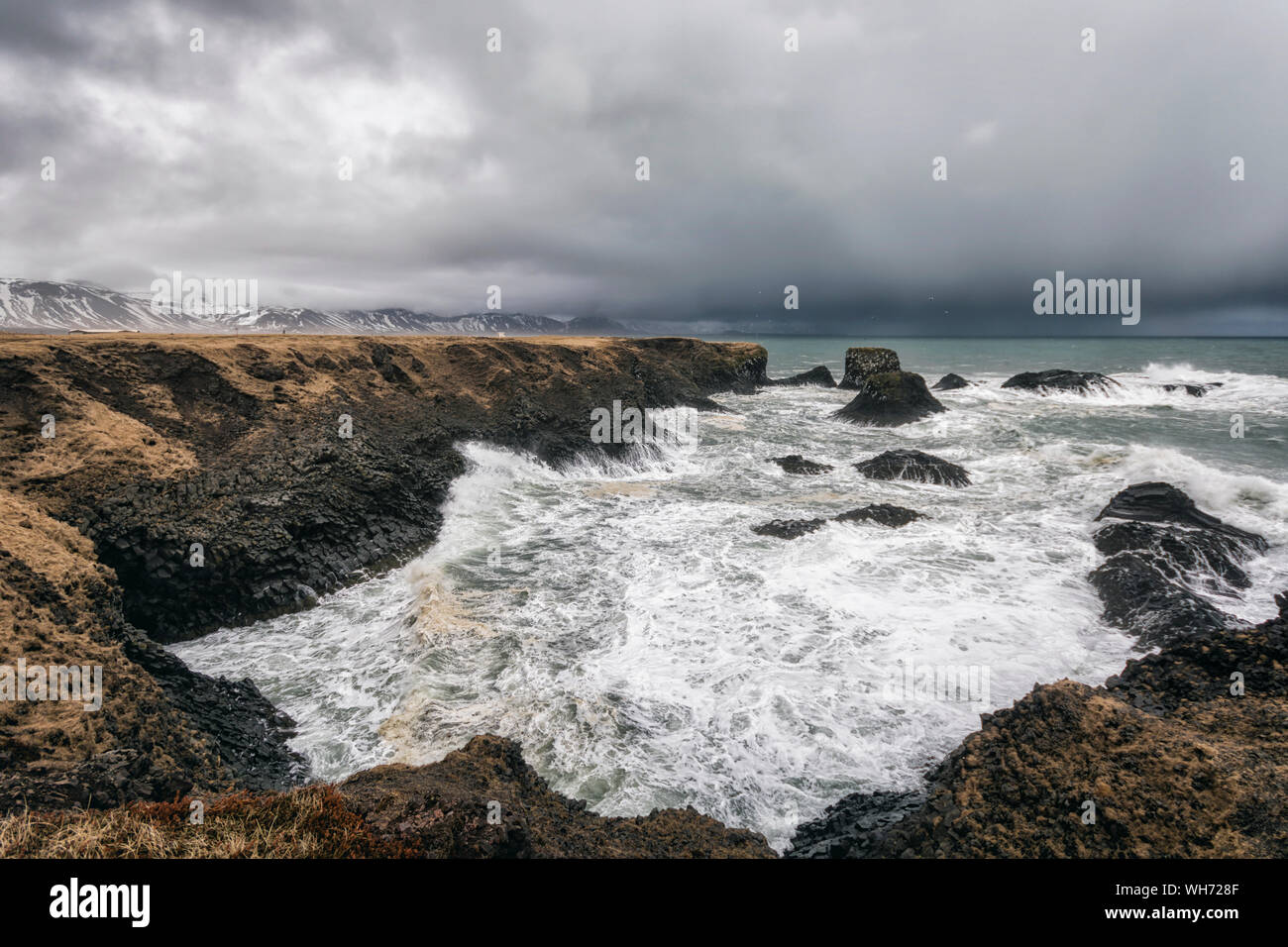 Wave against the cliff hi-res stock photography and images - Alamy