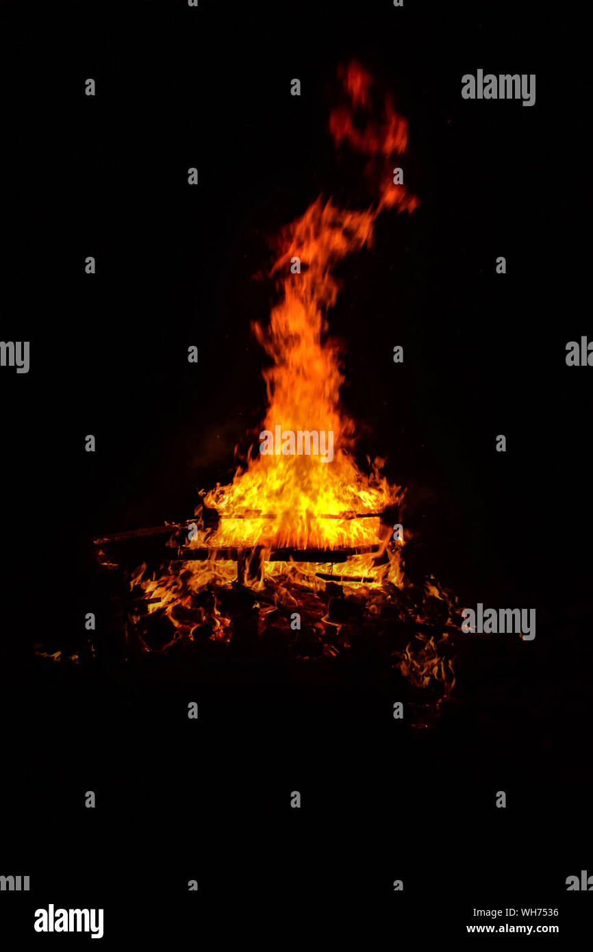 Bonfire burning field bonfire hi-res stock photography and images - Alamy