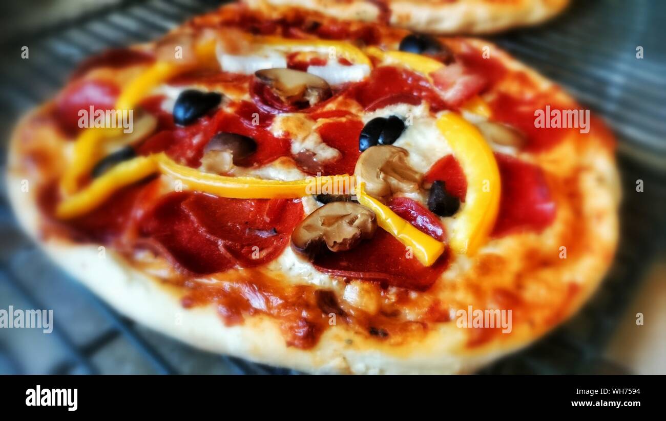 Oven rack hi-res stock photography and images - Alamy