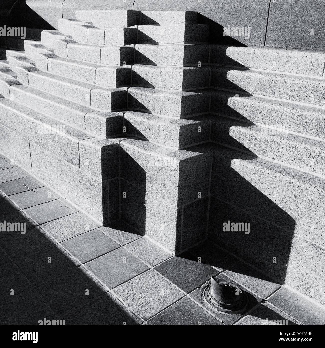 Pyramid shape hi-res stock photography and images - Alamy