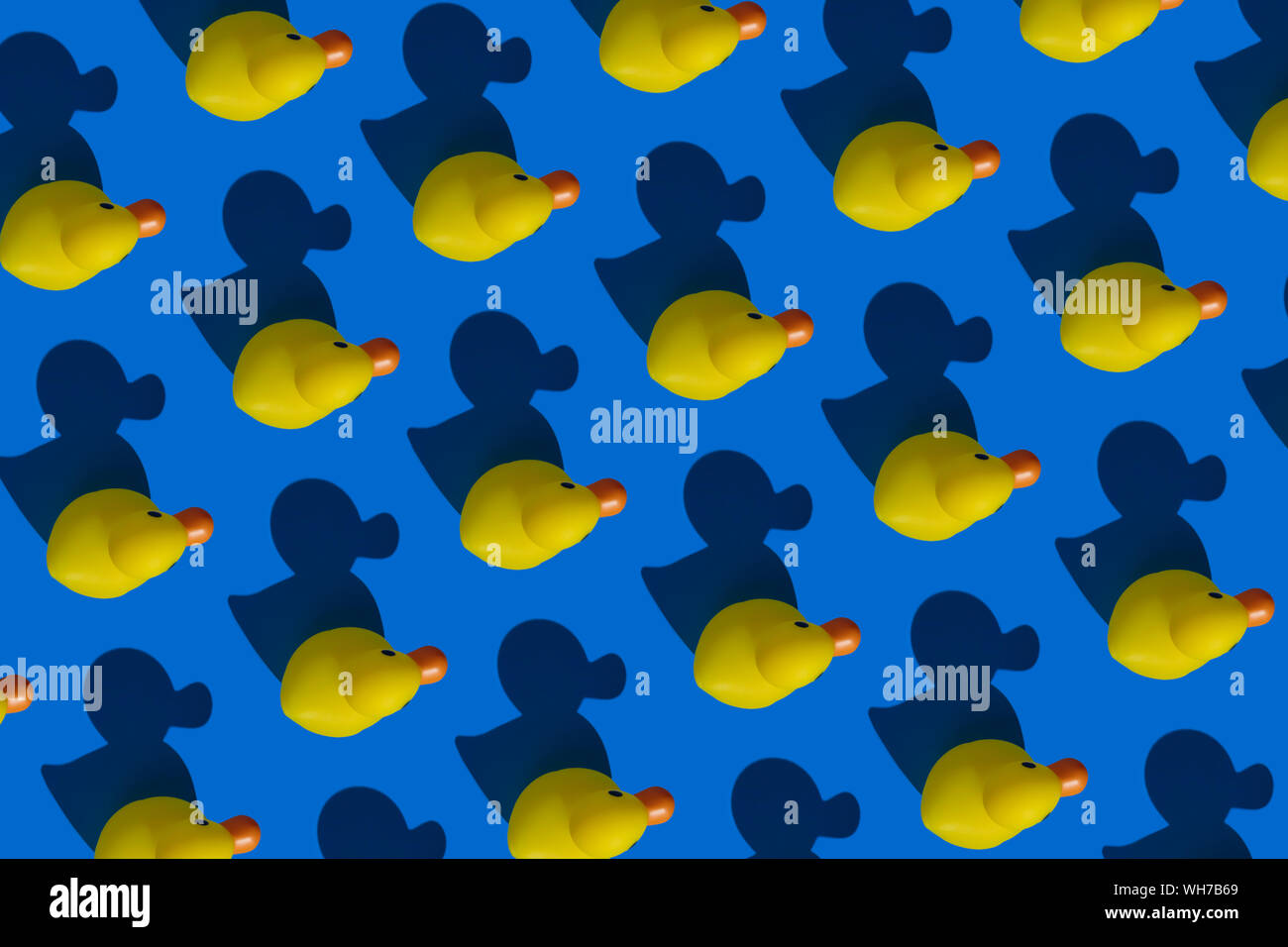 Repeating ducks hi-res stock photography and images - Alamy