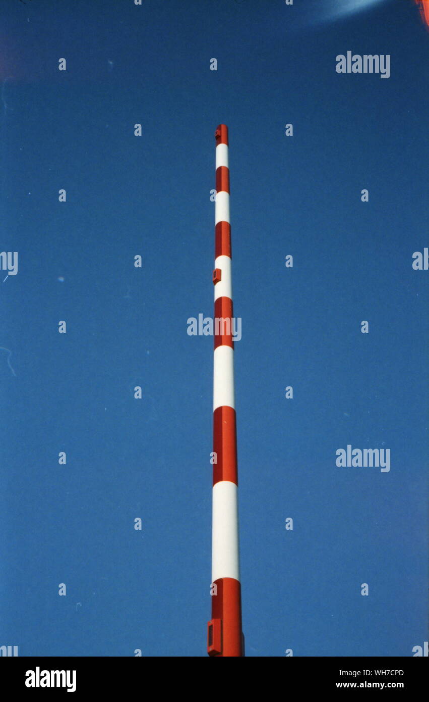 Red and white pole hi-res stock photography and images - Alamy