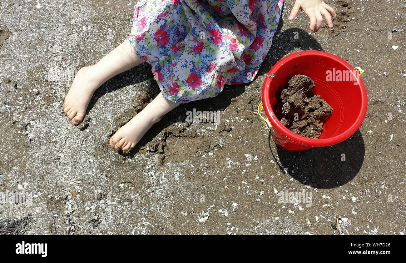 Mud girl hi-res stock photography and images - Alamy