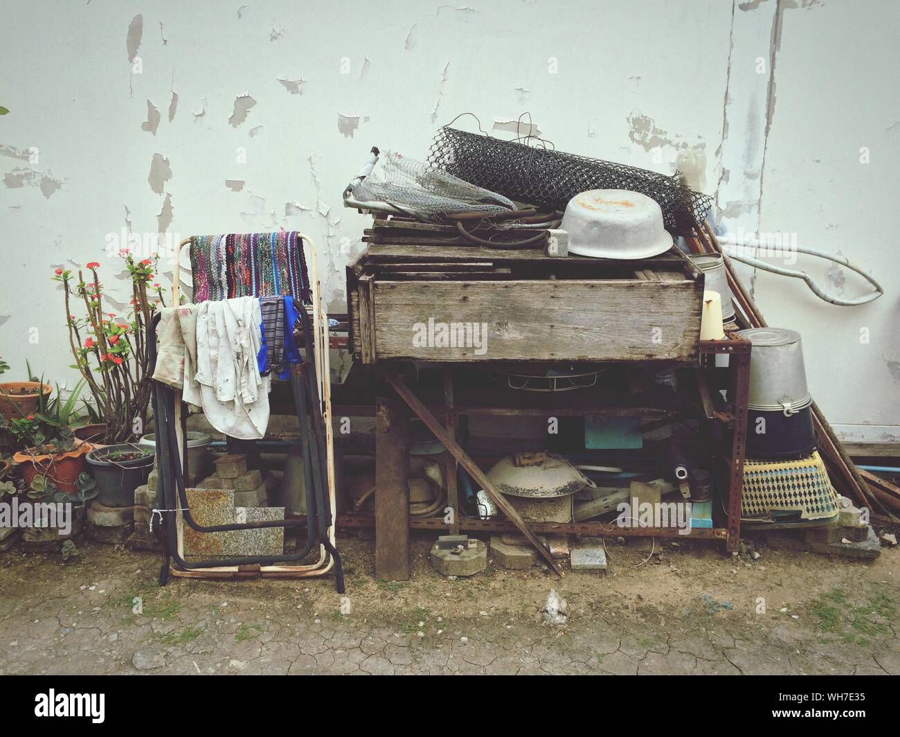 Abandoned large house hi-res stock photography and images - Alamy