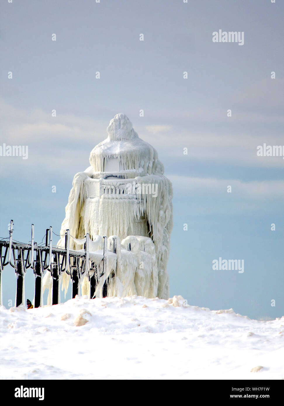 Ice covered great lakes hi-res stock photography and images - Alamy